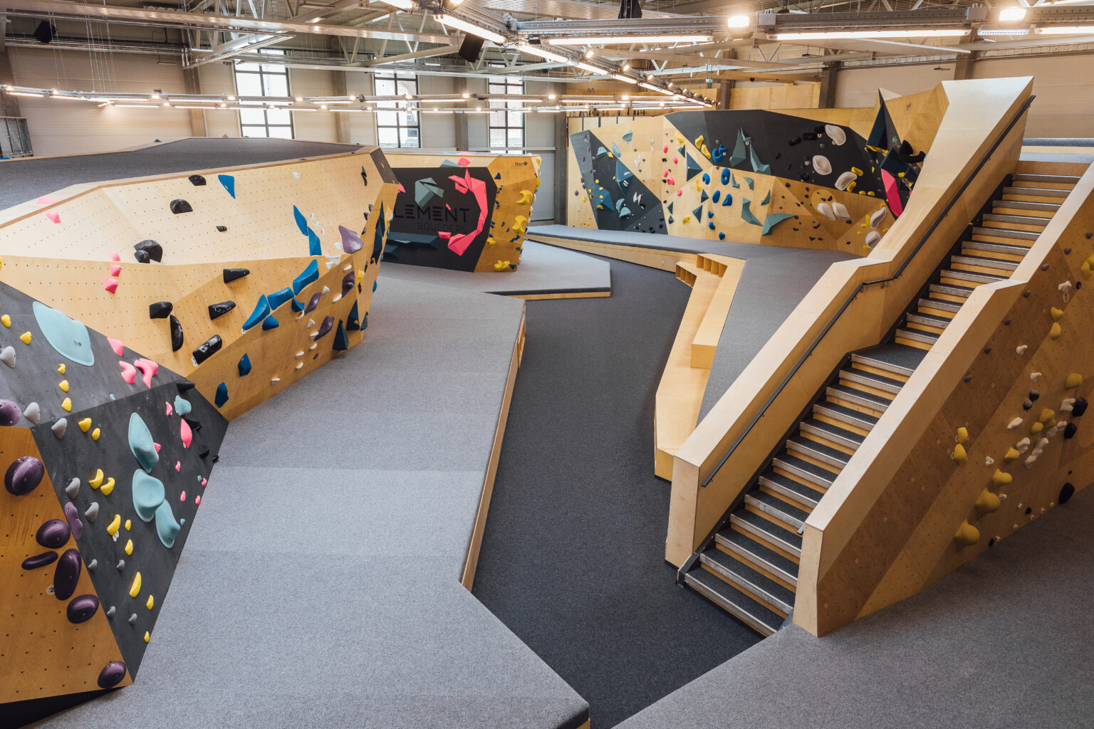 Boulderwand + Bouldermatte: Boulderlounge Chemnitz